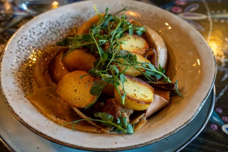 13 Tasty Restaurants in Tromsø (Options for Every Budget!)
